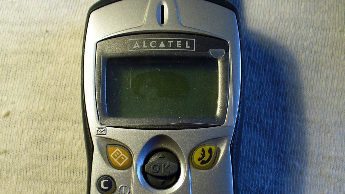 Alcatel OT301. Recenzja telefonu - Facet