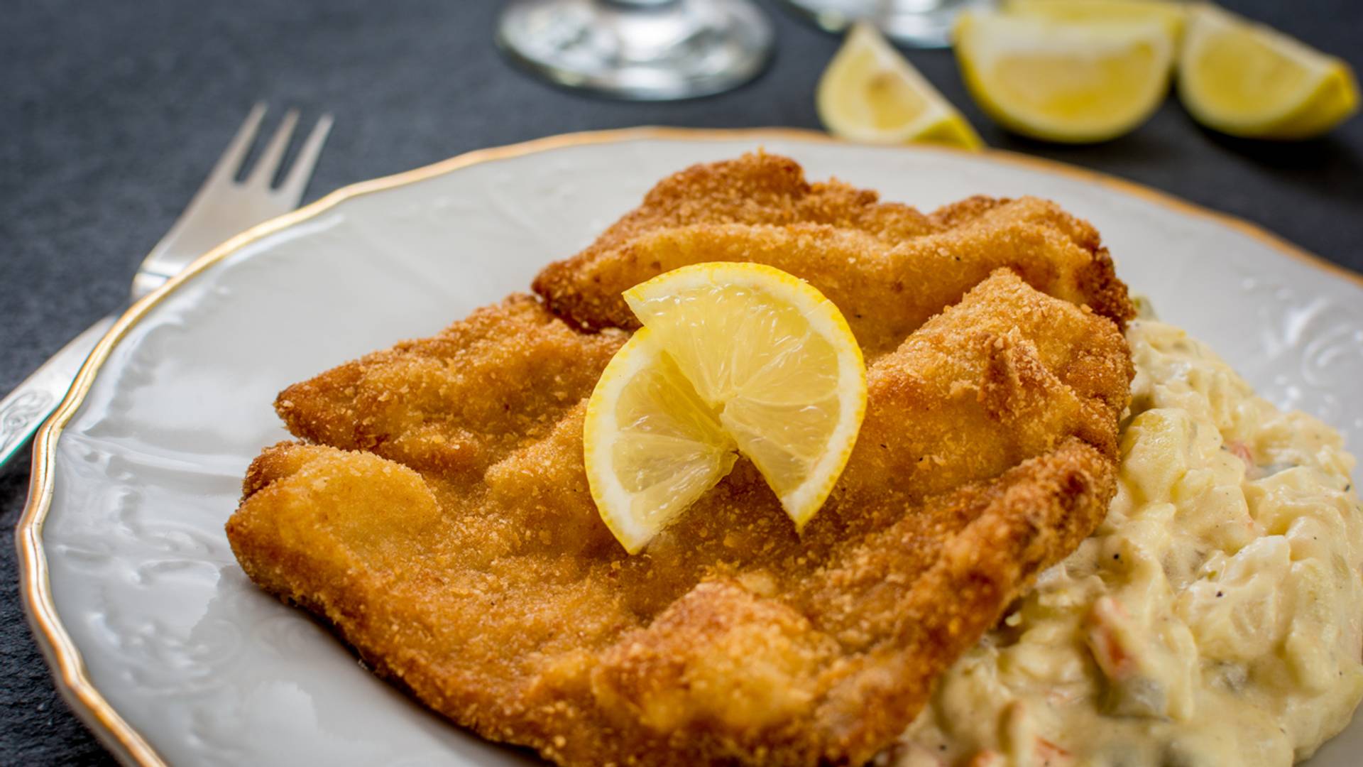 Tradycyjny sznycel wiedeński: cieniutki i z delikatnej cielęciny | Ofeminin