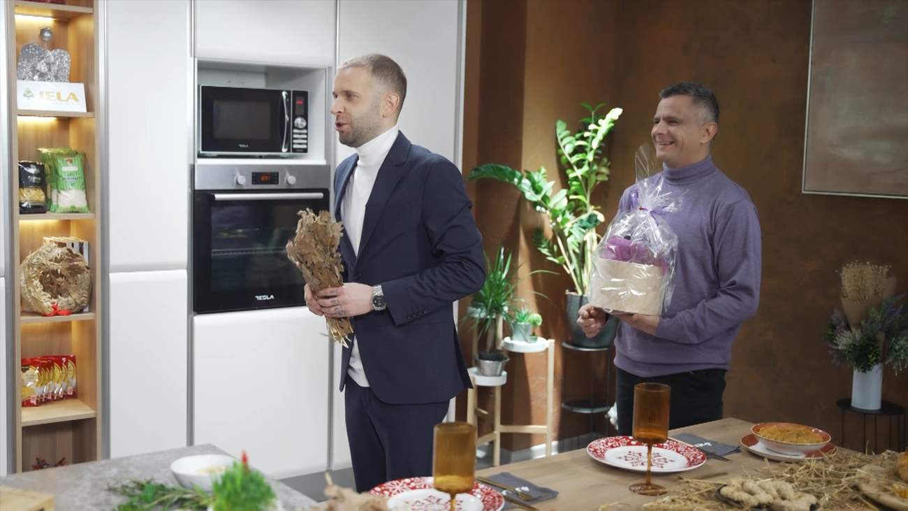 Pevač Vlada Savić u emisiji "Neka ti je slatko" pričao je u vezi sa običajima za Badnje veče i ...