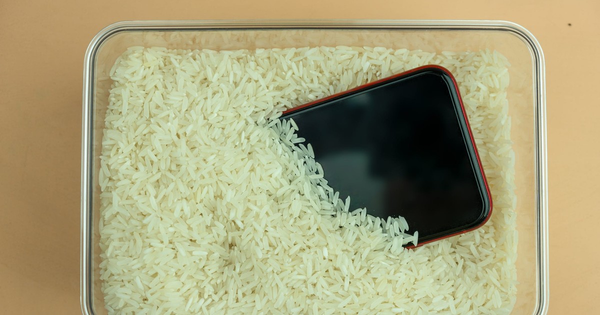 Don't dry your damp iPhone in a bowl of rice, Apple says | Business ...