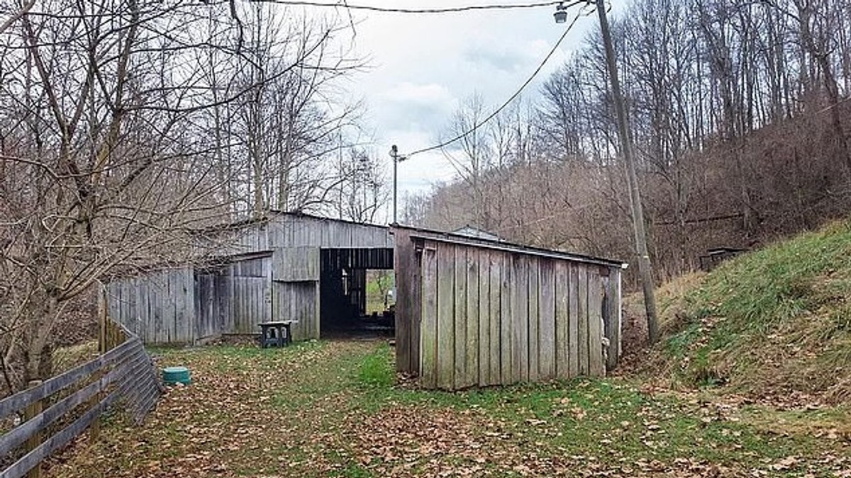 Bračni par usvojio petoro dece i prisiljavali ih da rade kao robovi ...