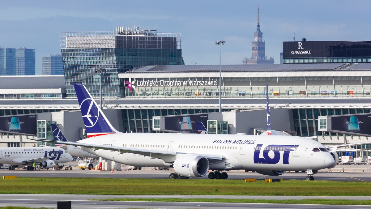 Samolot musiał zawrócić do Warszawy. "Linie poniosły dodatkowe koszty" - Podróże