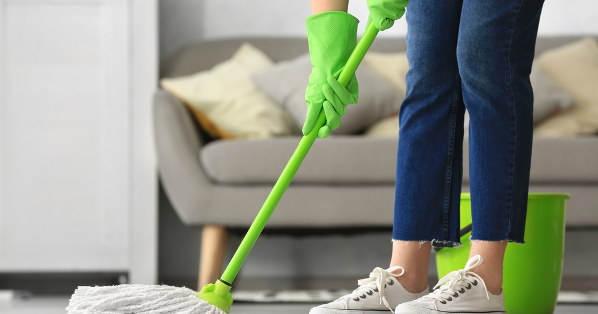 Przez całe życie źle myliście podłogę. Ten lifehack jest genialny - Dom