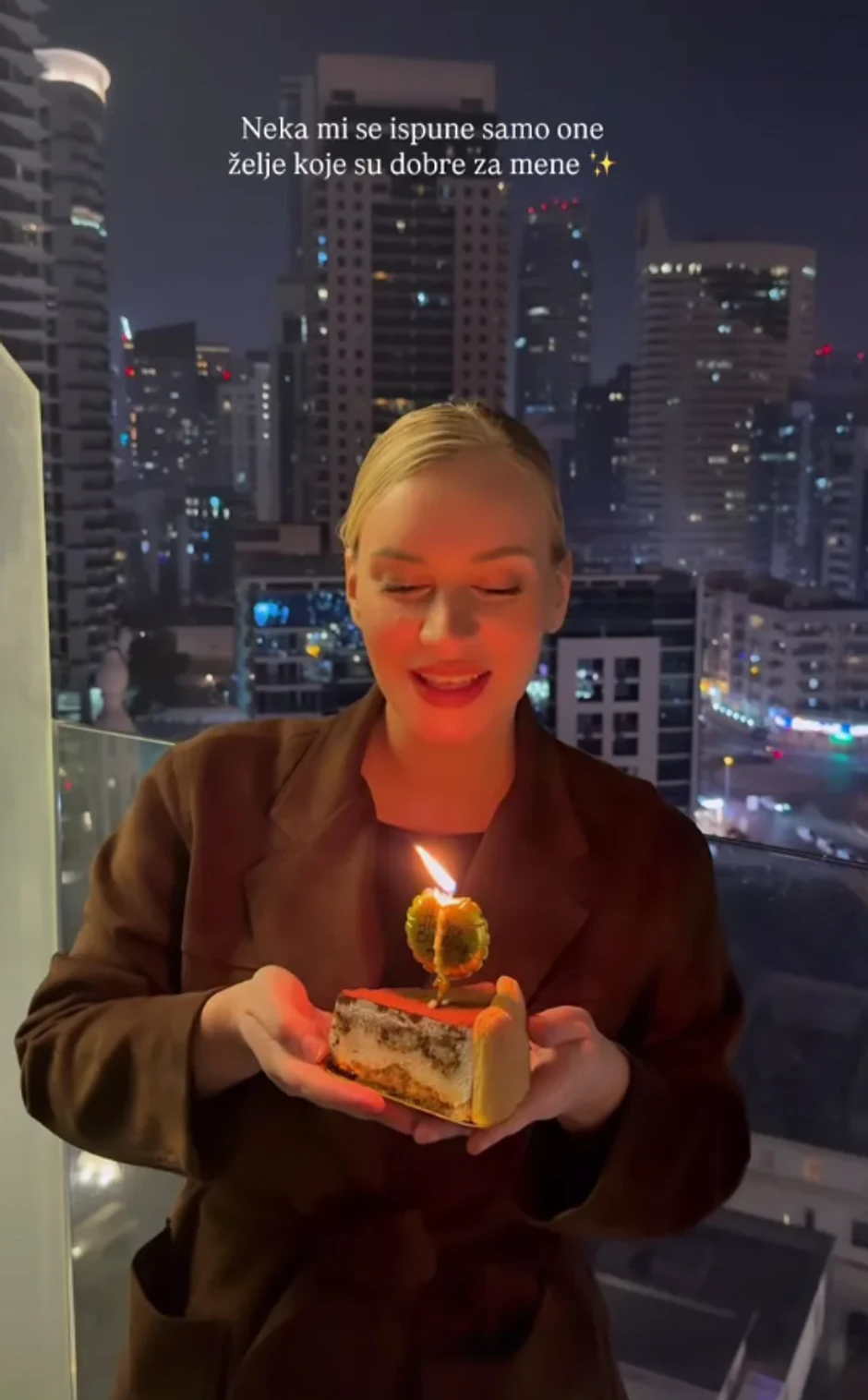 Pobednica Zvezda Granda proslavila rođendan na vrhu zgrade u Dubaiju ...