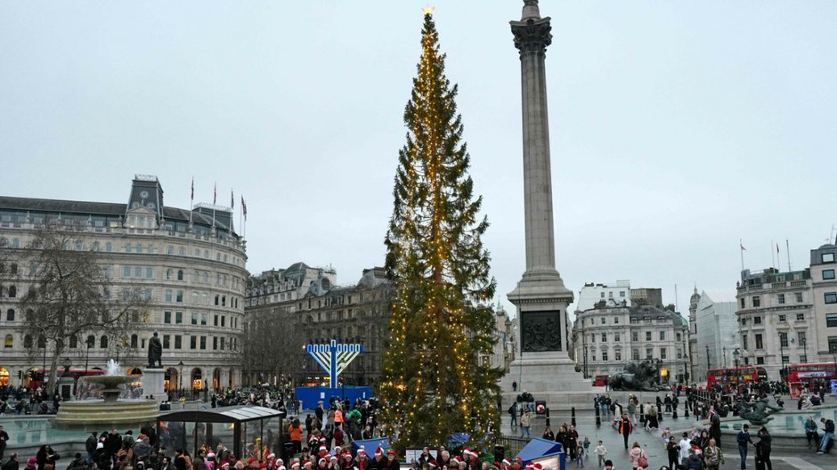 Z londyńskiej choinki śmieje się świat. Tak wygląda w tym roku - Podróże