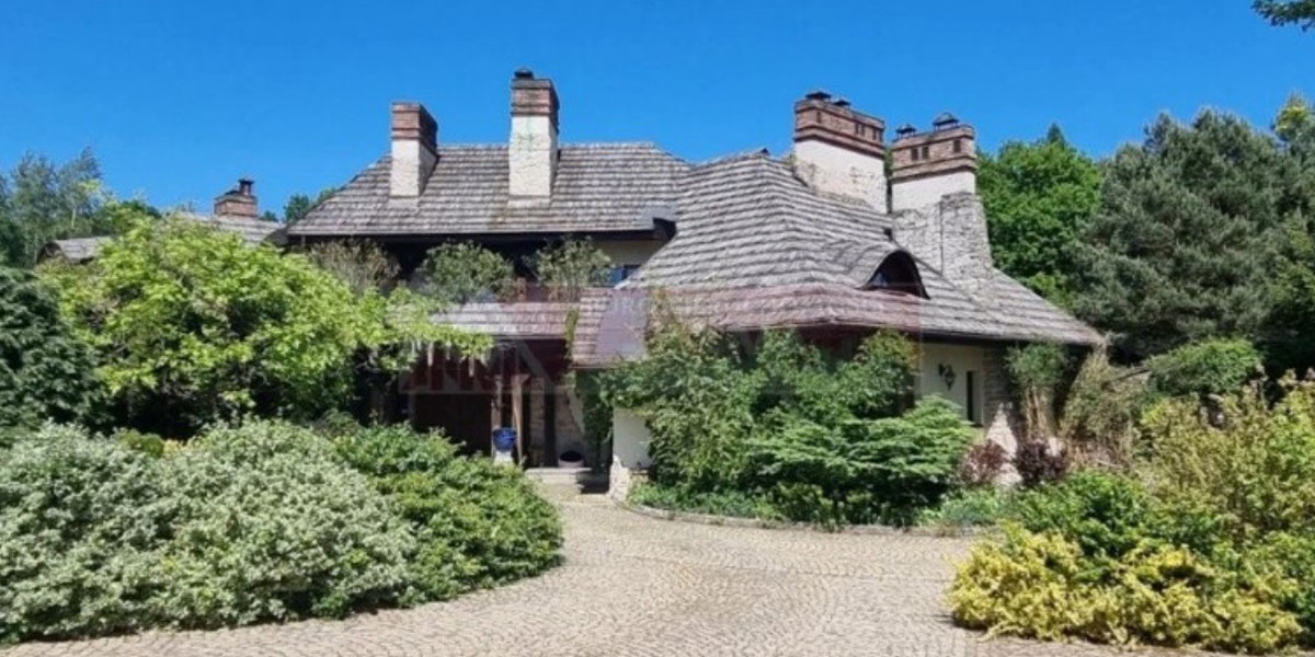 Posiadłość Romualda Lipko na sprzedaż. Za 17 mln możesz zamieszkać w ...