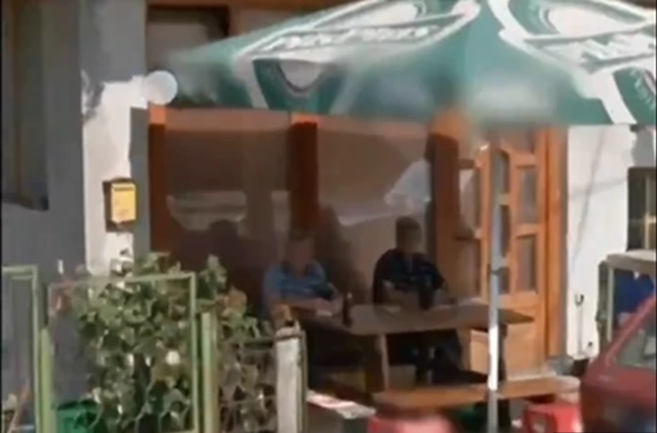 Snimci Srba koji piju pivo ispred zadruge nasmejali sve na društvenim ...