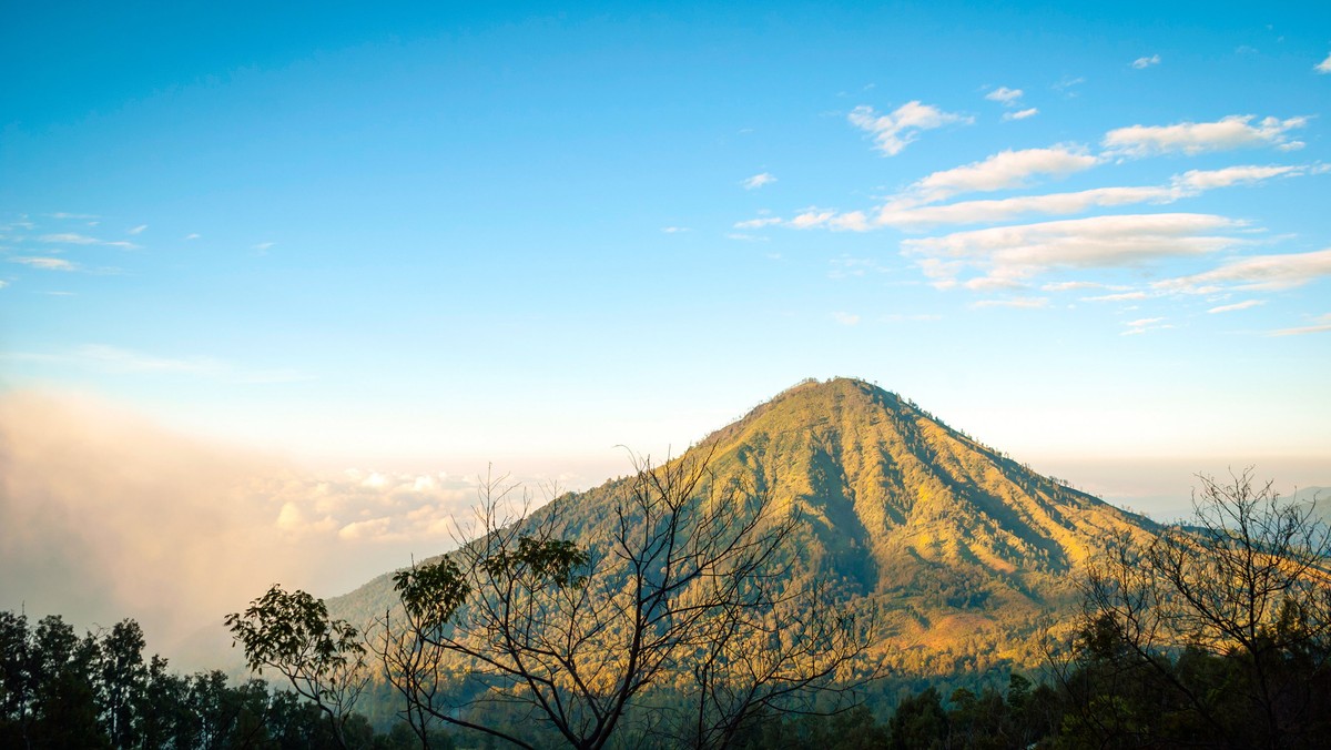 Kawah Ijen - wulkan, po którego zboczach płynie niebieska lawa - Podróże