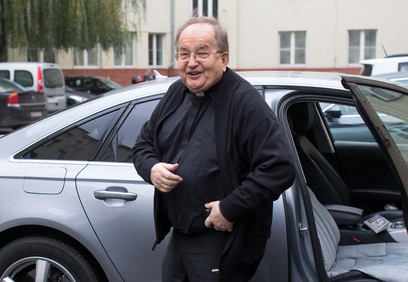 Ojciec Rydzyk pokazał swoje słynne "maybachy"