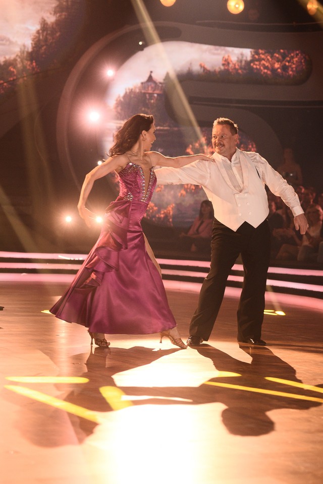 "Taniec z gwiazdami". Odważna kreacja Pisarek, dziewczęca Janoszek ...