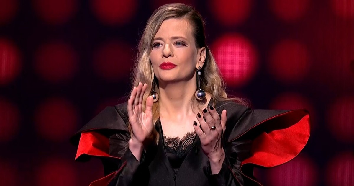 Tragačica Milica Jokanović zagrlila takmičara nakon pobede u "Poteri ...