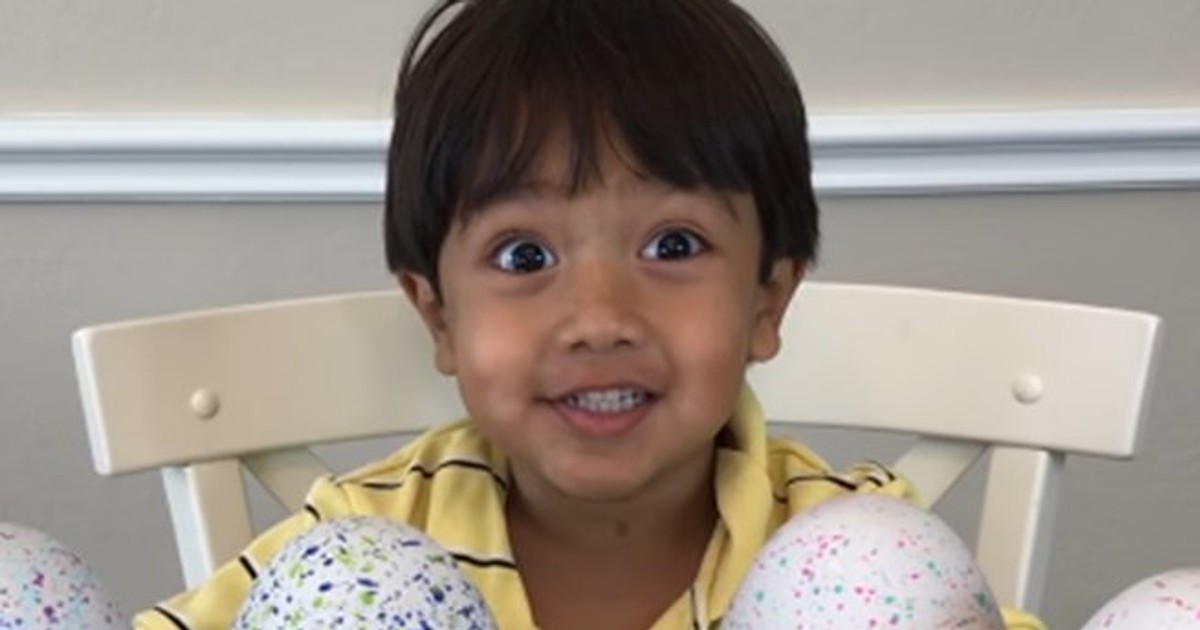 A 7-year-old YouTuber who makes $22 million a year reviewing toys is ...