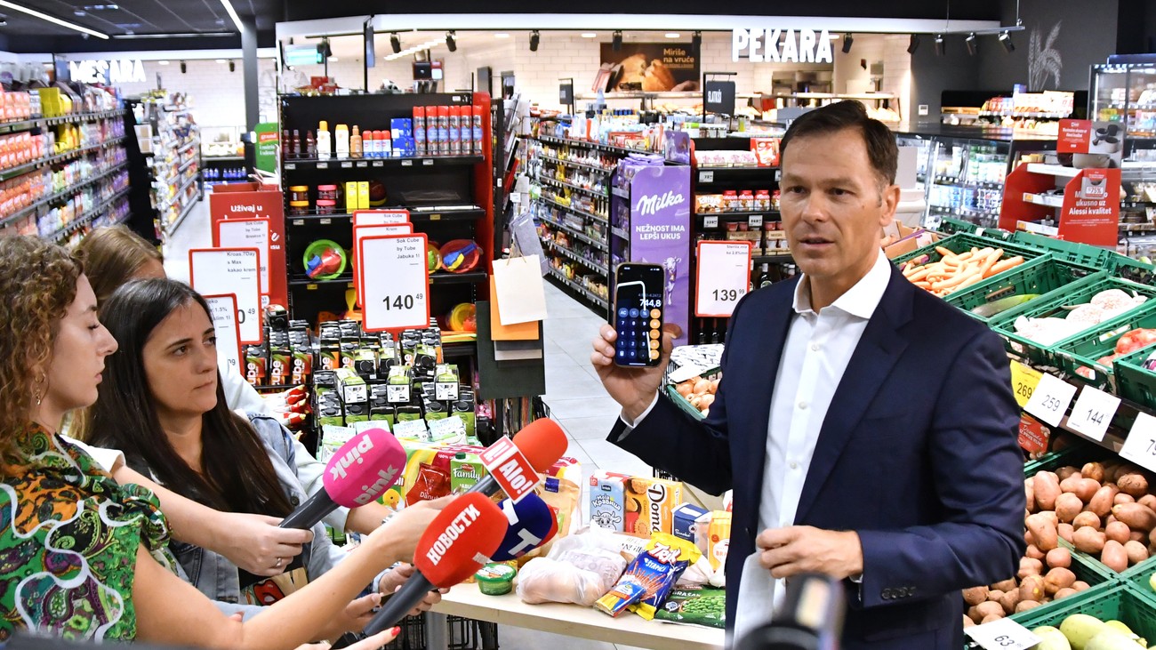 Mali sa svojim spiskom ponovo u kupovini: Evo kakve su ga jutros cene ...