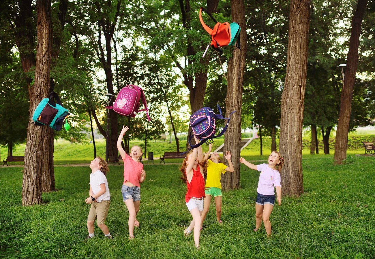 Školarcima uskoro POČINJE LETNJI RASPUST, a mamama i tatama NE: Evo ...