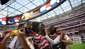 Man City and Chelsea lock horns in Community Shield | Business Insider ...