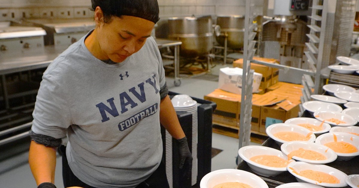 How the US Naval Academy prepares 13,500 meals a day for 4,400 ...