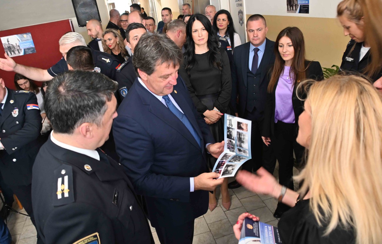 Ministar policije Bratislav Gašić otvorio izložbu povodom 60 godina ...
