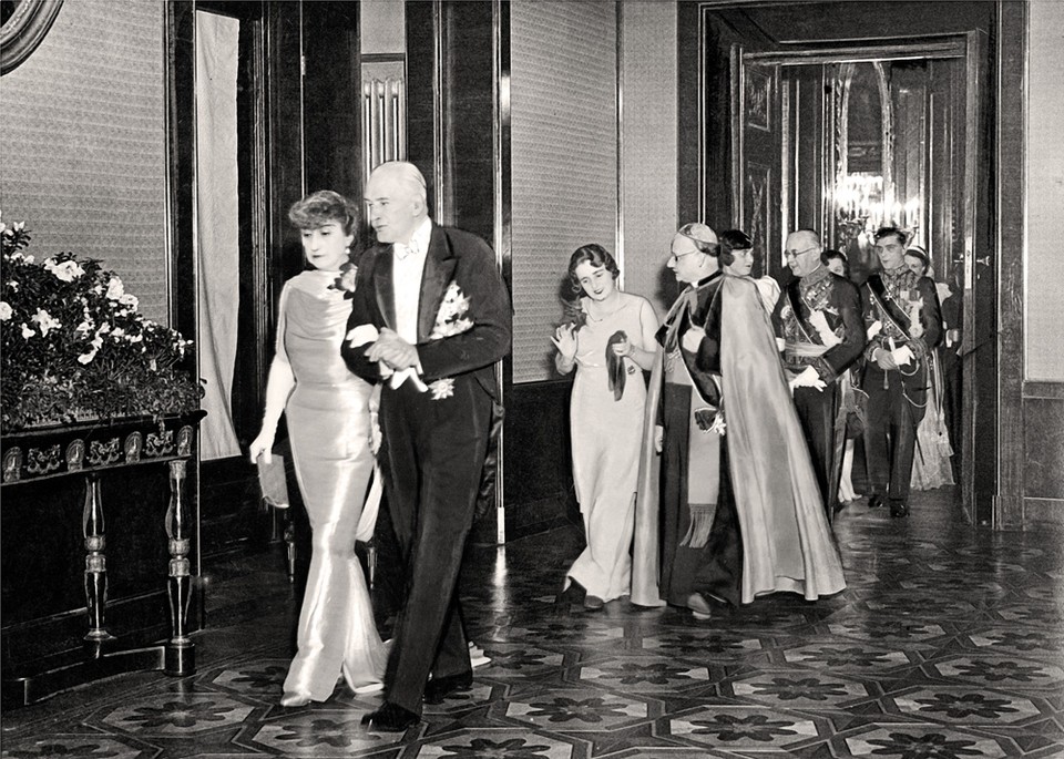 Szykowne lata 30. Wybrane zdjęcia z albumu „Warszawa lata 30.” - Moda