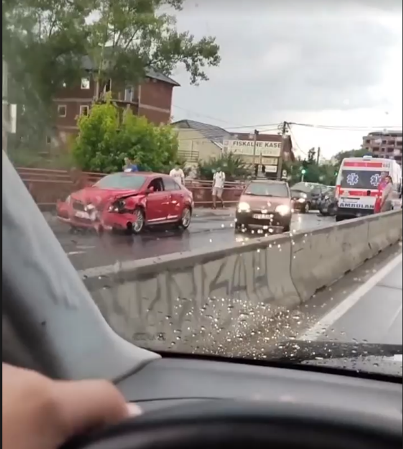 UDES NA ZRENJANINSKOM PUTU Sudarila se dva vozila, trenutno zastoj u ... UDES NA ZRENJANINSKOM PUTU Sudarila se dva vozila, trenutno zastoj u ...