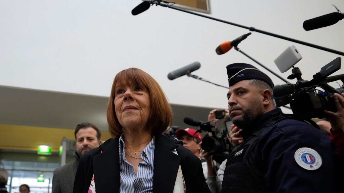 Dominik Peliko osuđen na 20 godina zatvora, i 50 muškaraca proglašeno ...