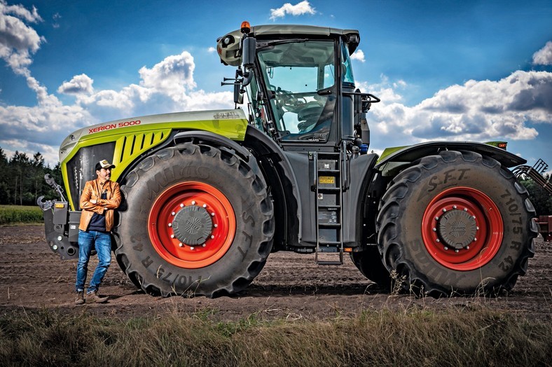 Claas Xerion 5000. Jeździłem traktorem za 3 mln zł. To rolniczy high-tech!