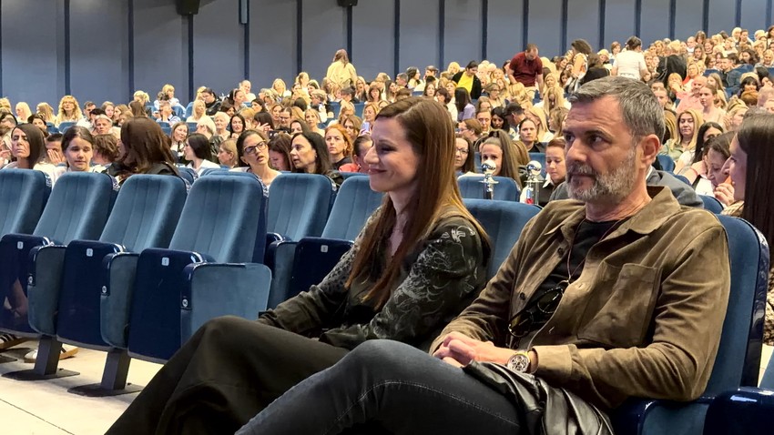 Ko je novi dečko glumice Mine Lazarević: Kolege ih zatekle u ...