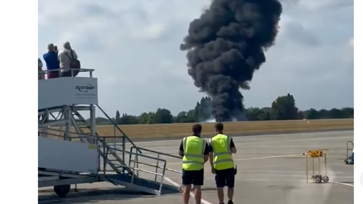 Mali avion se srušio na aerodromu Sautend u Londonu - Blic