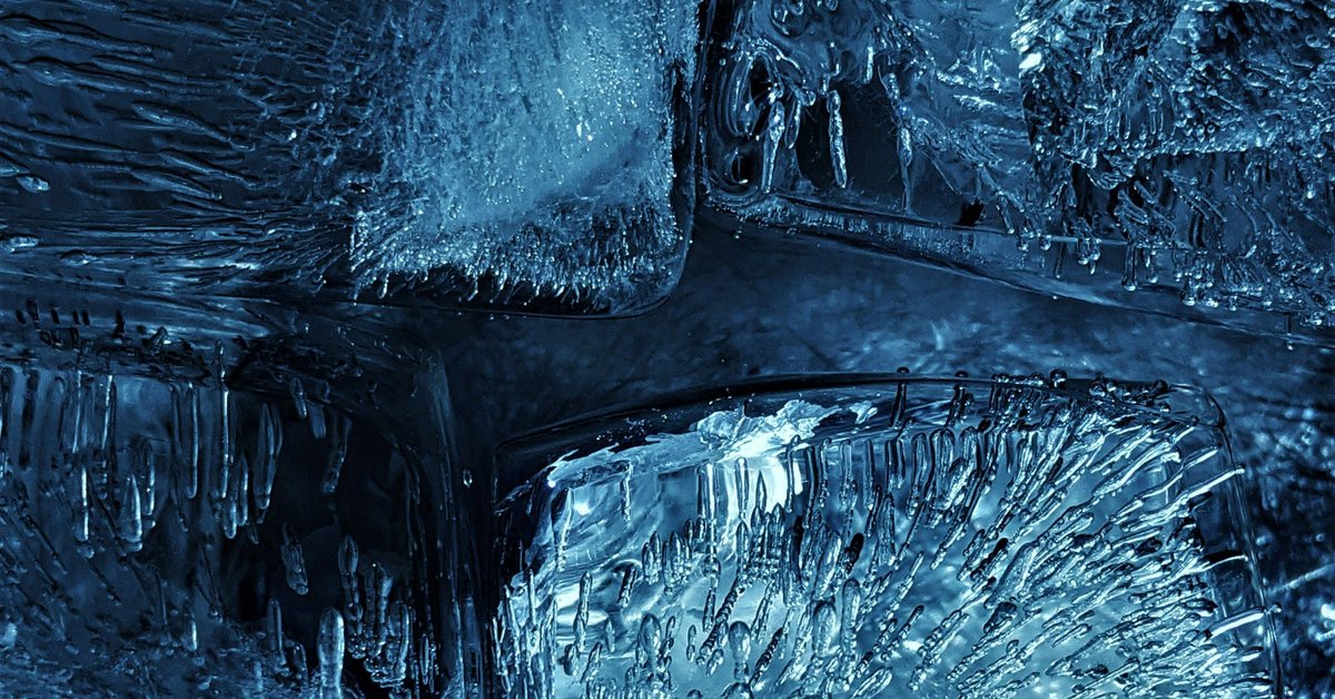 Woda zaskoczyła fizyków. Lód topi się poniżej temperatury topnienia ...