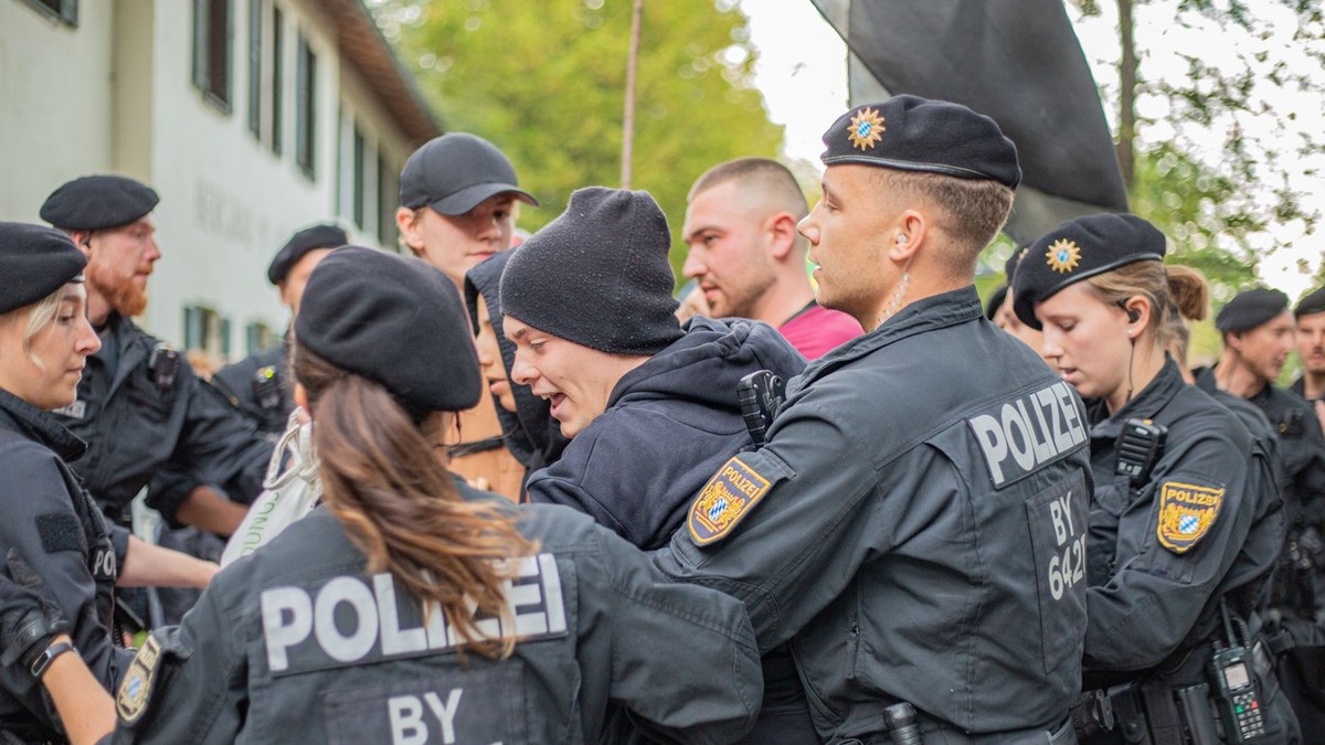 Ovo je naš master plan: Procurili jezivi detalji s tajnog sastanka AFD ...