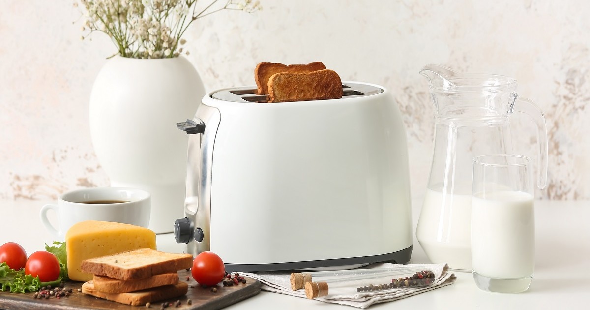 Dobre tostery, które zrobią naprawdę smaczne tosty. Polecane modele - Dom