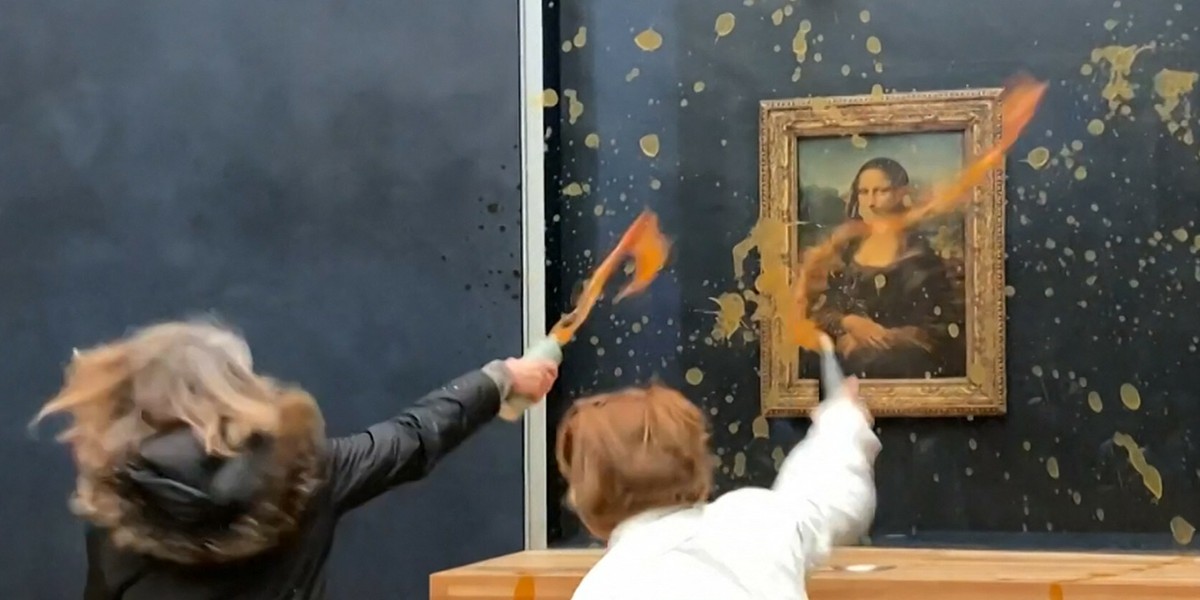 "Mona Lisa" zaatakowana przez protestujących. Oblali obraz zupą ...