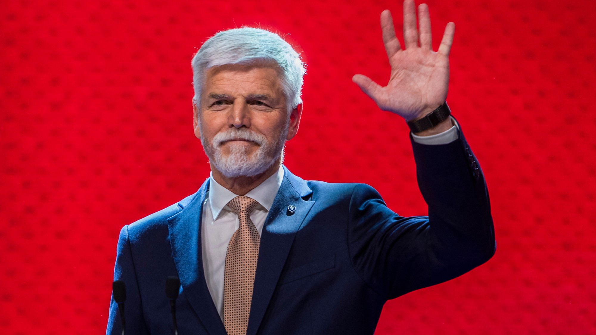 Bývalý armádny generál a hrdina z Juhoslávie: Kto je nový český ...