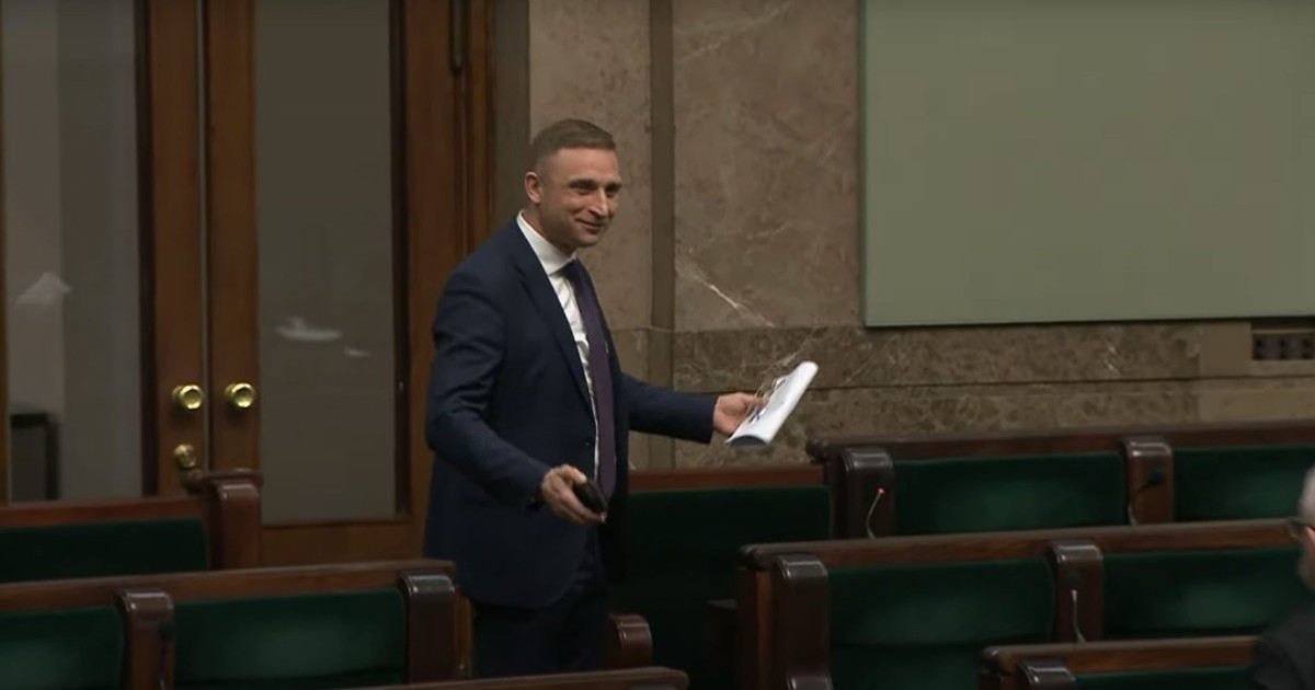 Robert Bąkiewicz został wyrzucony z sali sejmowej. Co zrobił narodowiec?
