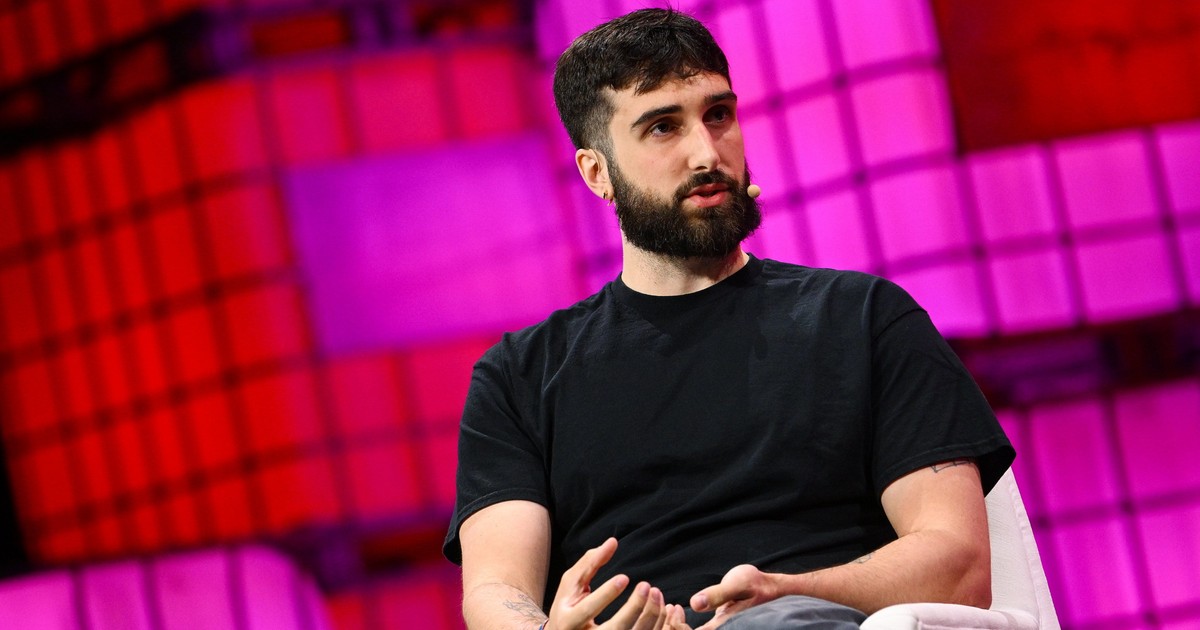 Aidan Gomez helped spark the generative AI boom at Google. He doesn't ...