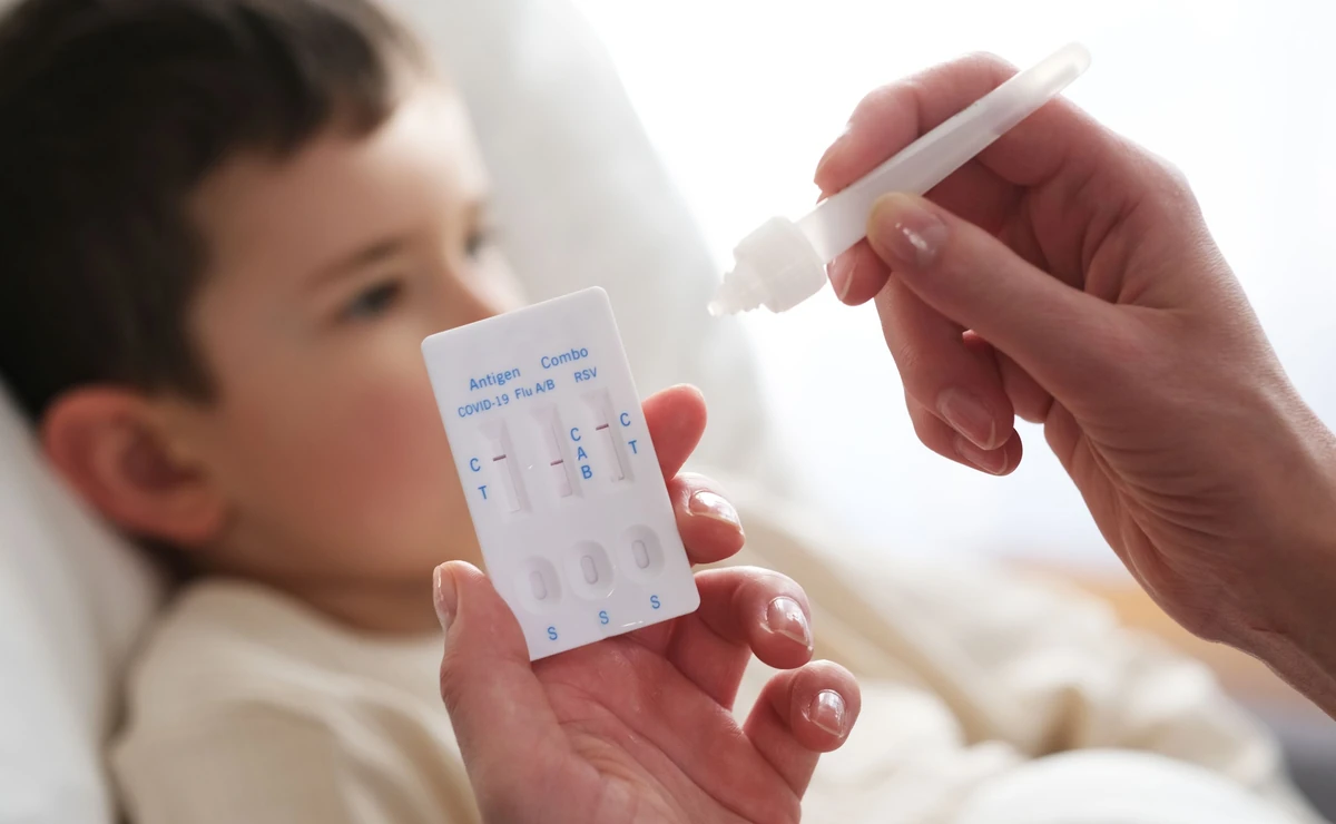 Test combo. Jak działa test na grypę, koronawirusa i RSV? Jak odróżnić ...