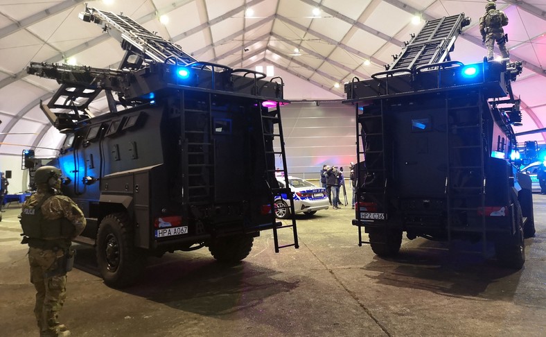 Polski TUR VI kulom się nie kłania! Oto nowe opancerzone auta policji ...