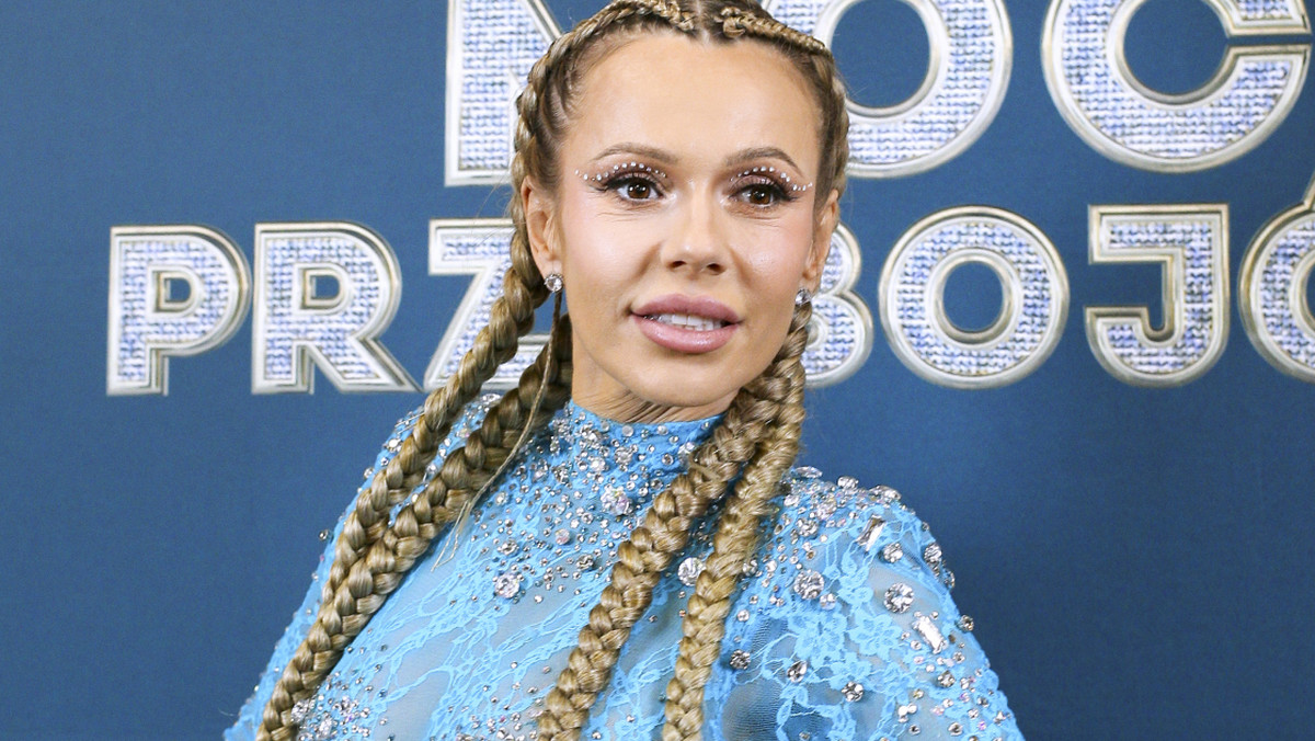 Doda w wystrzałowej zimowej stylizacji. Zdjęcia gwiazd sylwestra z Polsatem - Plejada.pl