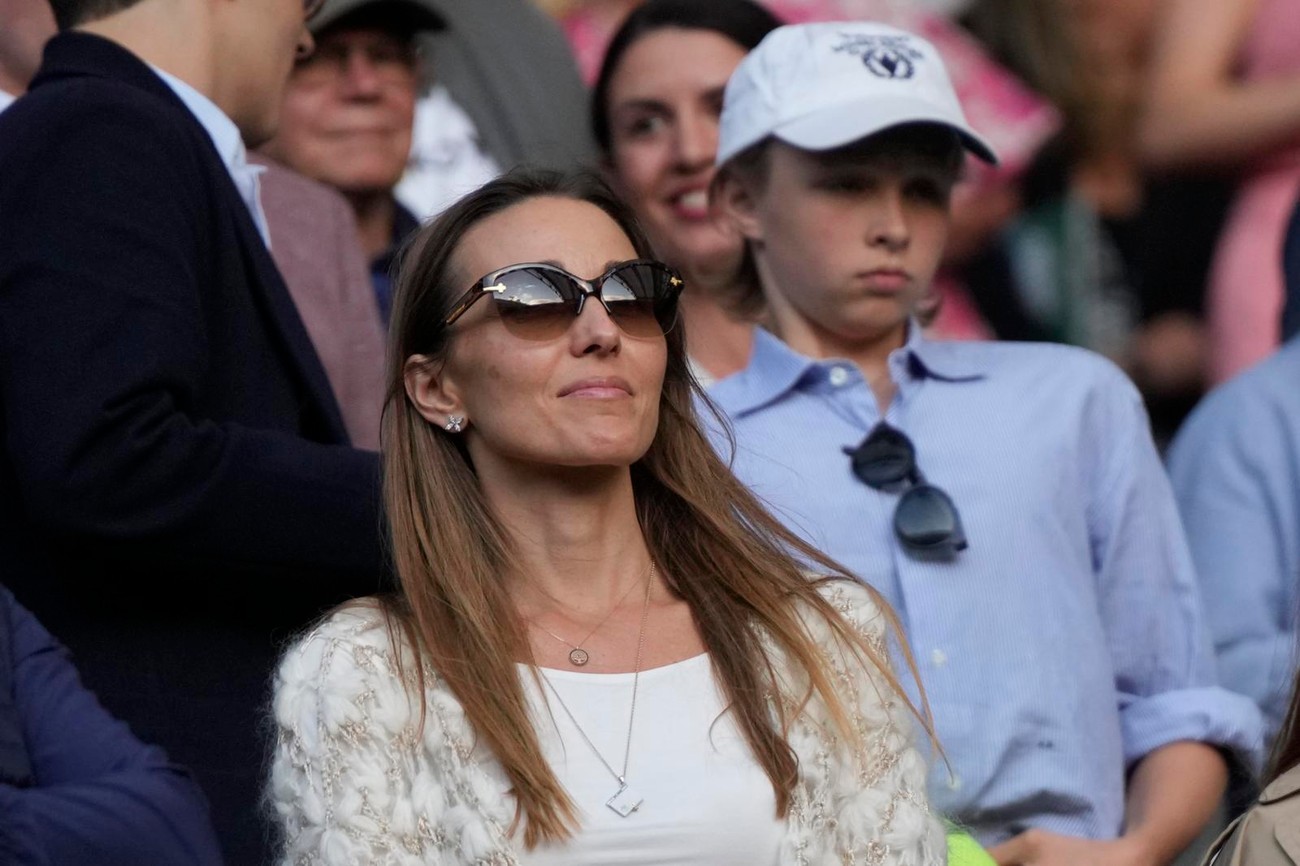 Jelena Đoković na Vimbldonu u ogrtaču od vune angora koza od 1.050 evra ...