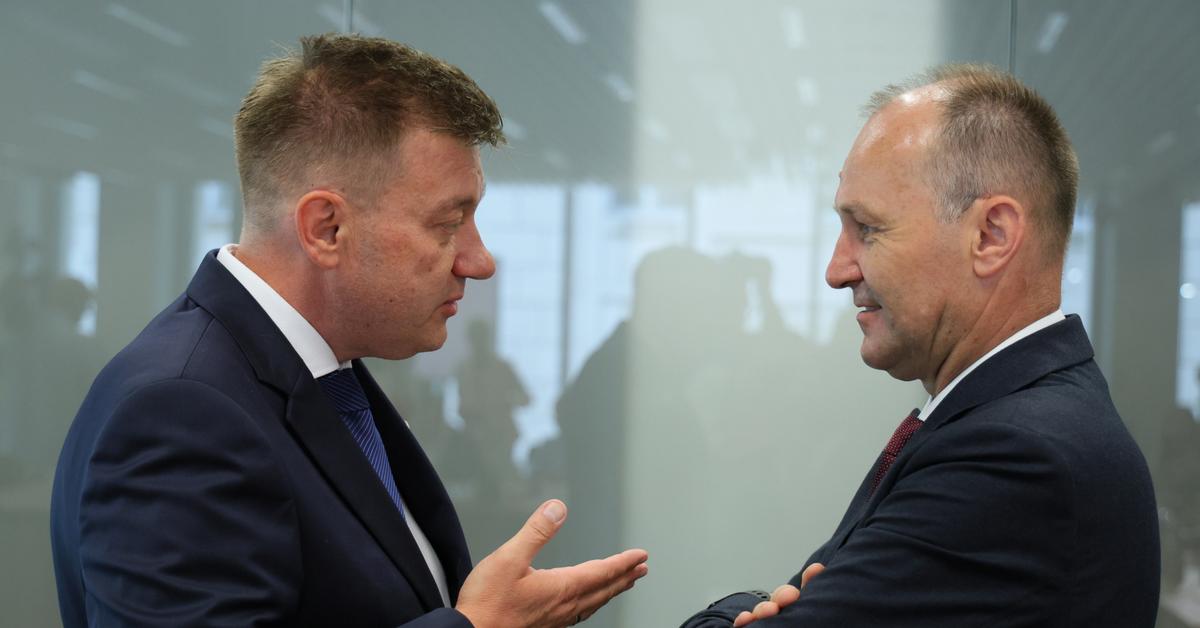 Komisja śledcza ds. afery wizowej. Przesłuchanie byłych szefów służb [TRANSMISJA] - Forsal.pl