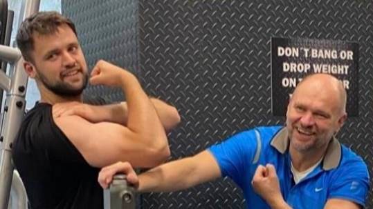 Filip Sulík zverejnil konverzáciu s otcom Richardom: Takto si uťahuje z ...