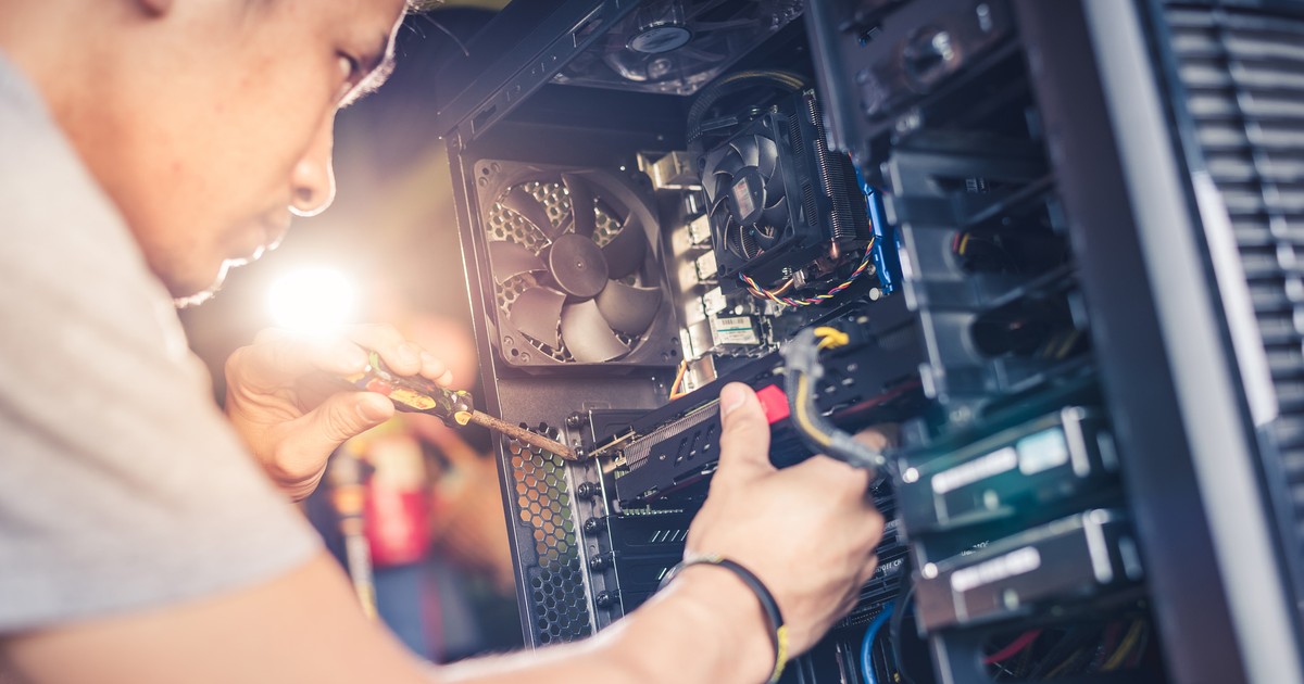 Kurs składania komputera. Część 2. Budujemy komputer i instalujemy system