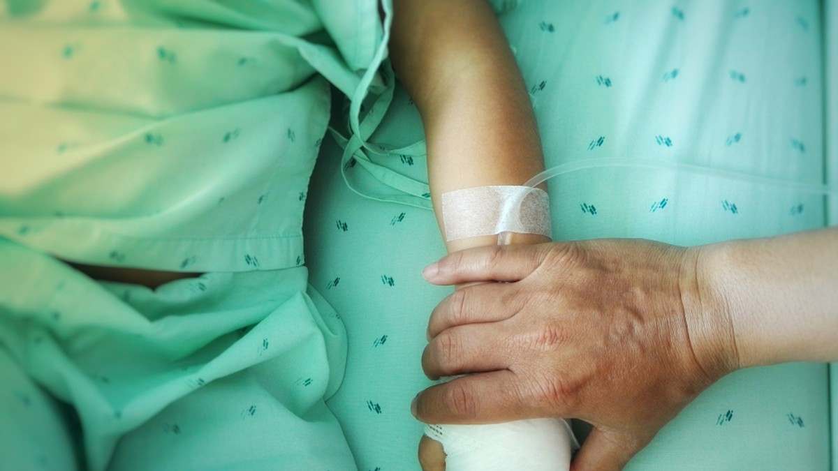 KAKO ŽIVE "DECA LEPTIRI" U SRBIJI" Peče ih svaki dodir, ne mogu ...