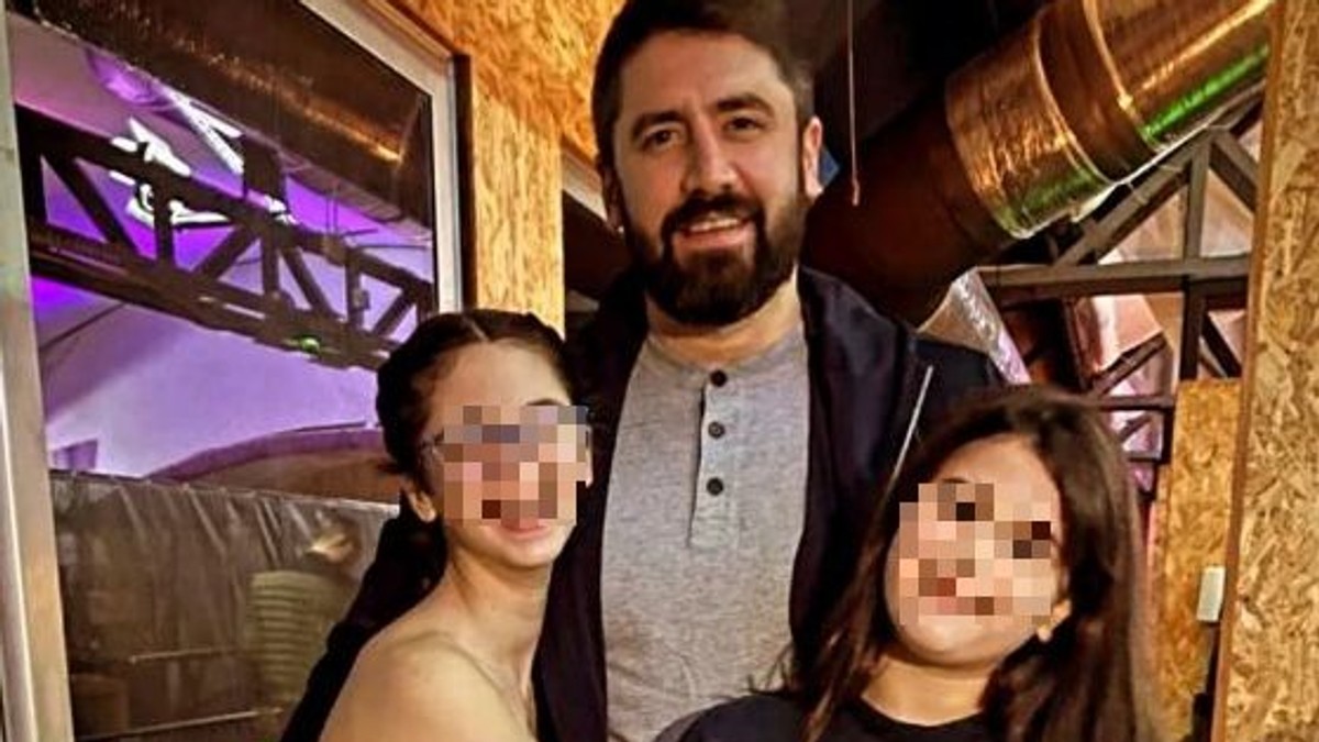 Nikola Rađen proslavlja 40. rođendan, a evo zašto je na torti 20 svećica: "Deca mi pomažu oko ...