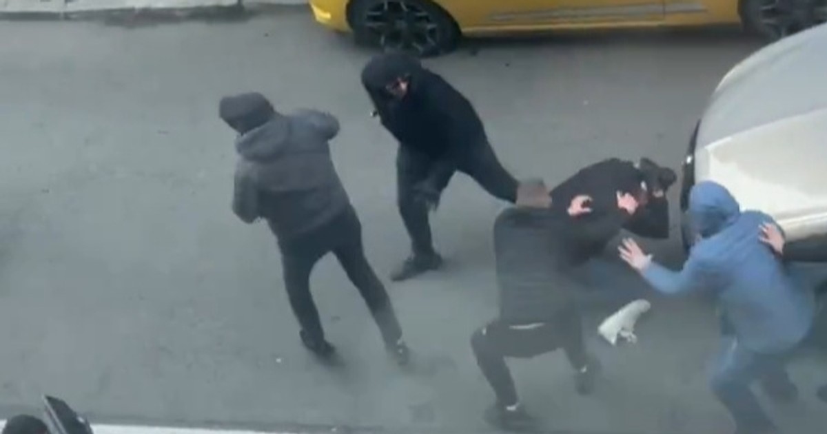 Liga Mistrzów. Dantejskie sceny przed meczem. Pochodnie i cegły w ruchu