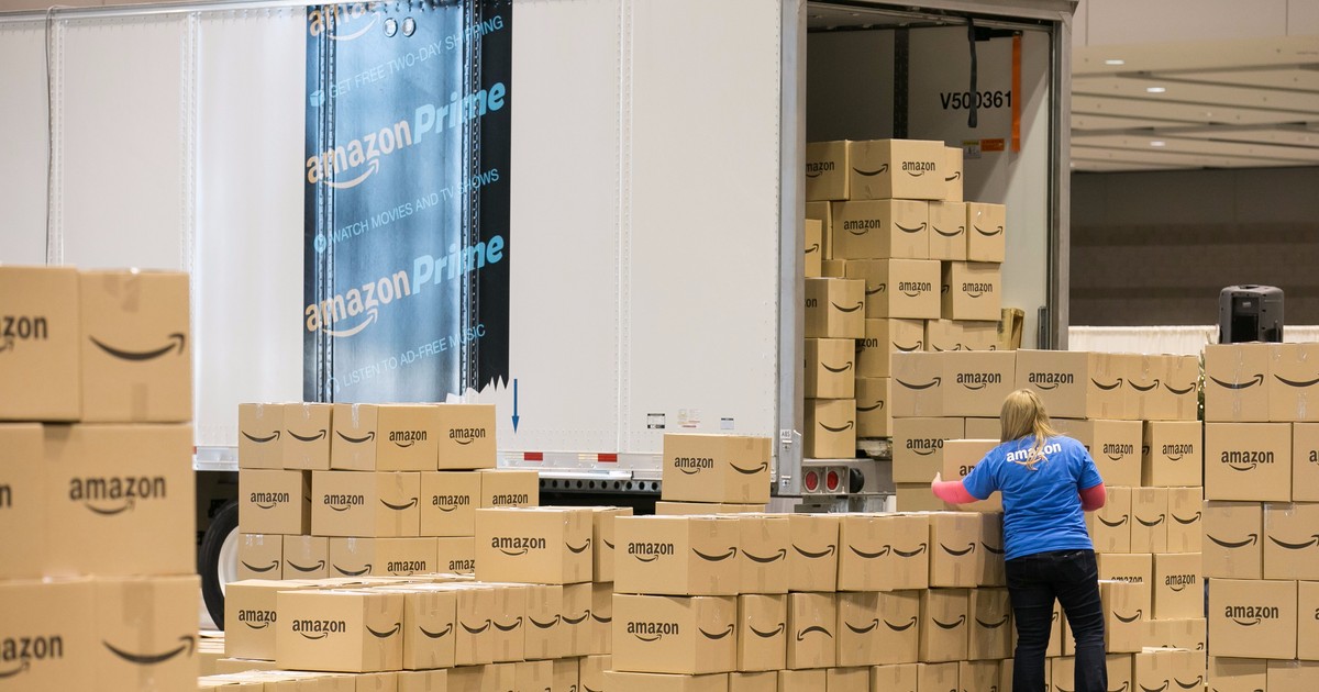 Amazon has a secret weapon that is crushing the competition (AMZN ...