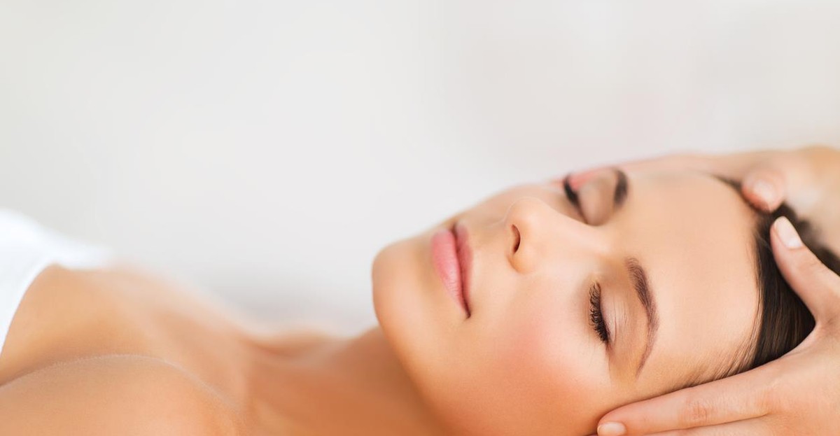Masaż twarzy - rodzaje, efekty, przyrządy, kosmetyki. Jak samodzielnie ...