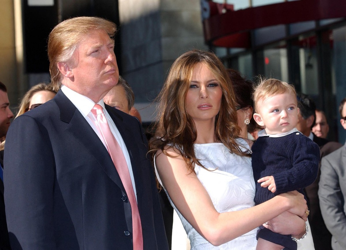 Sin Melanije i Donalda Trampa na sahrani bake Amalije Knavs, porastao i ...