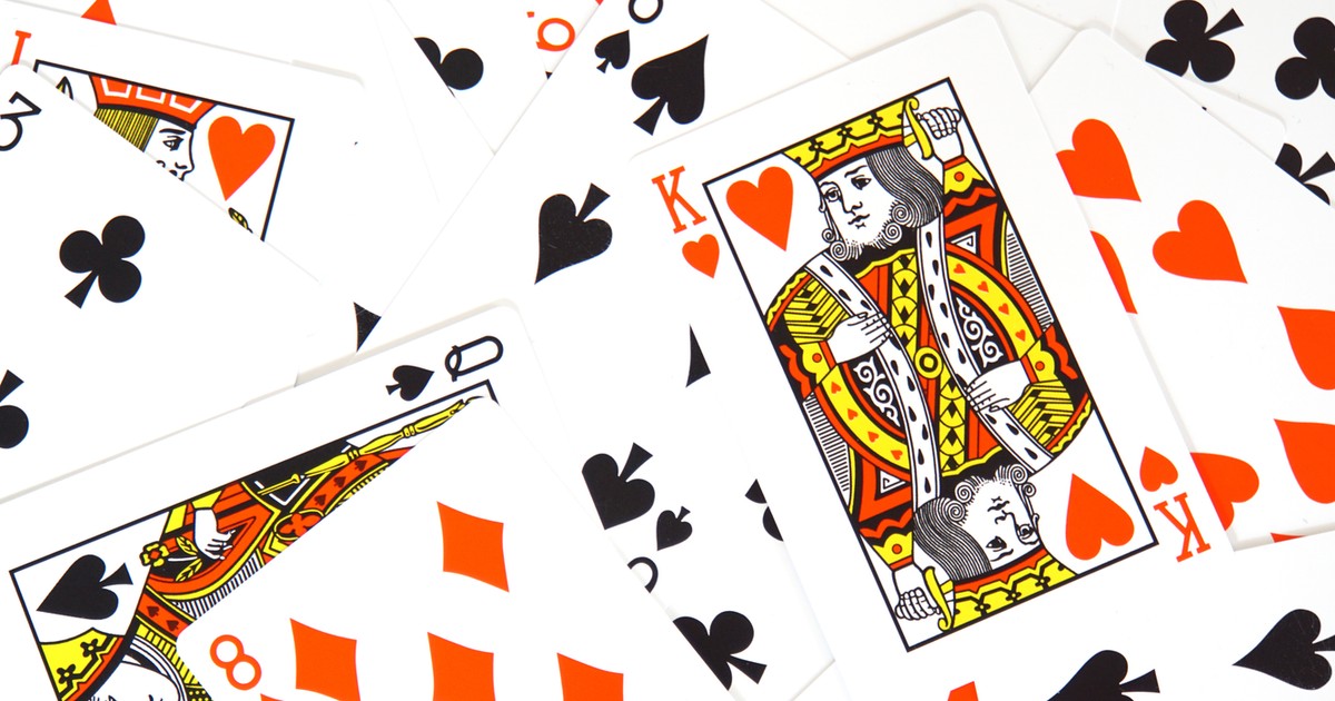 Dwa zagadkowe szczegóły, które wyróżniają króla kier - Facet