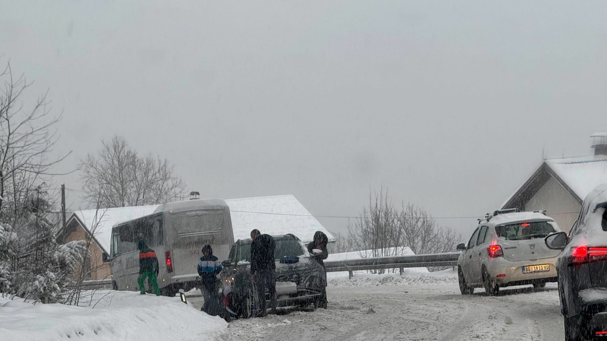 Sneg napravio haos na putevima: Vozači, poseban oprez u ovim delovima Srbije, ujutru je najgore ...
