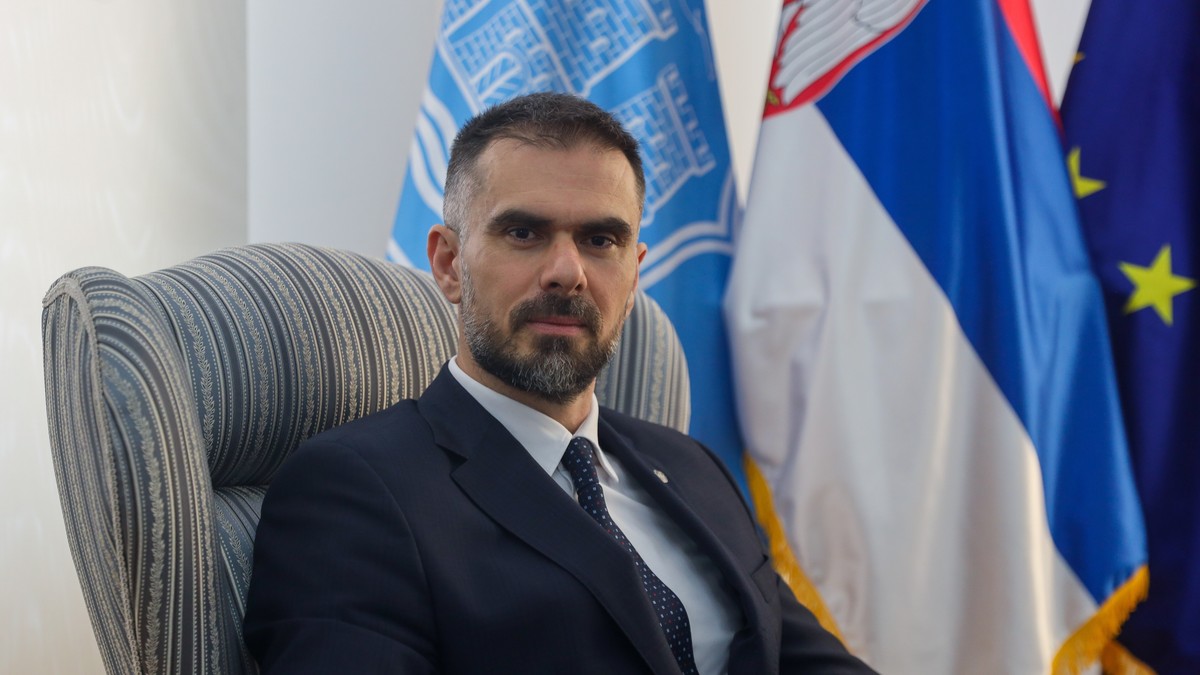 "Devojčice su se uznemirile, pojačali smo crtaće!": Oglasio se gradonačelnik Novog Sada nakon ...